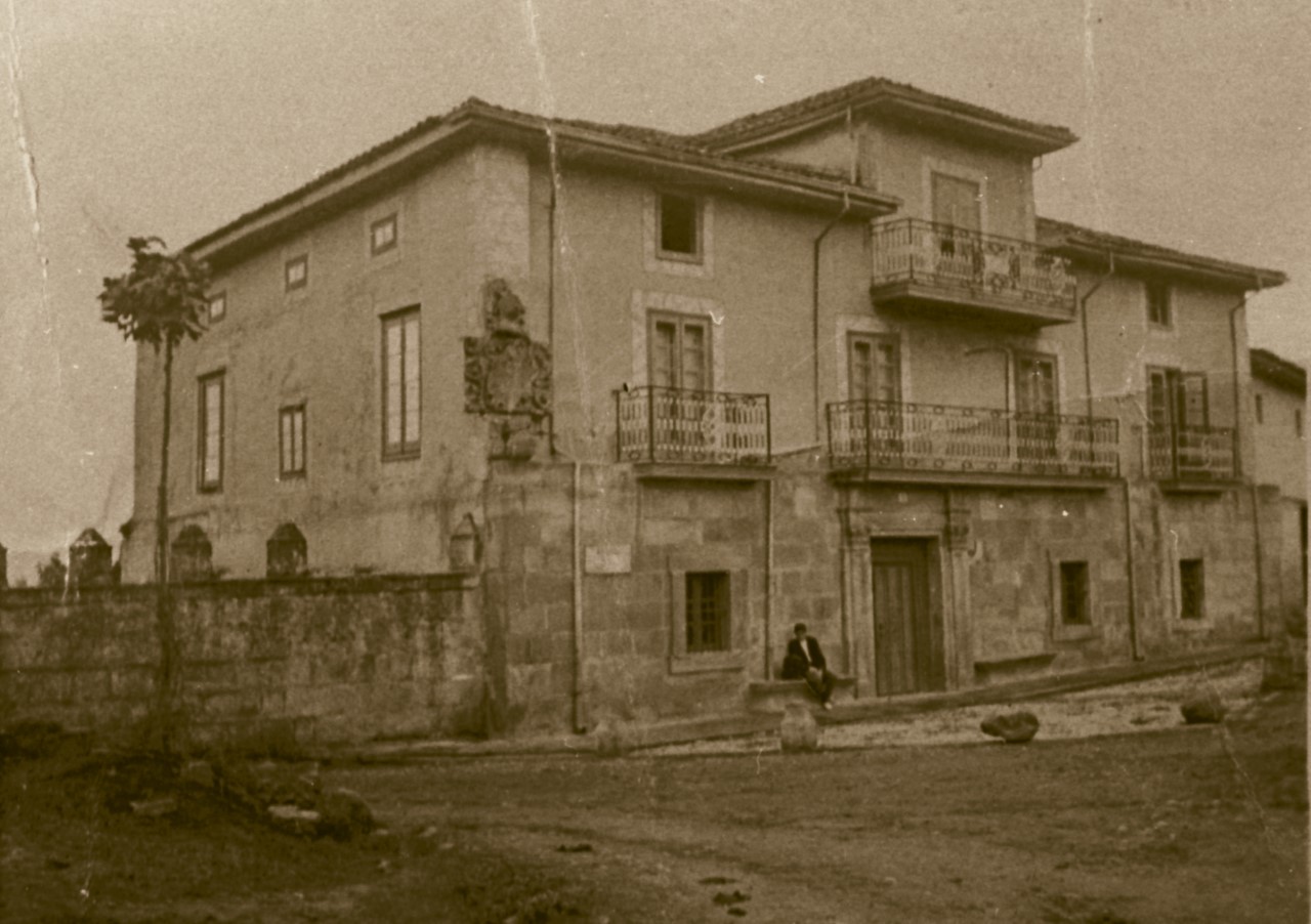 LA PLAZA DE LA CONSTITUCIÓN - Ayuntamiento de Colindres